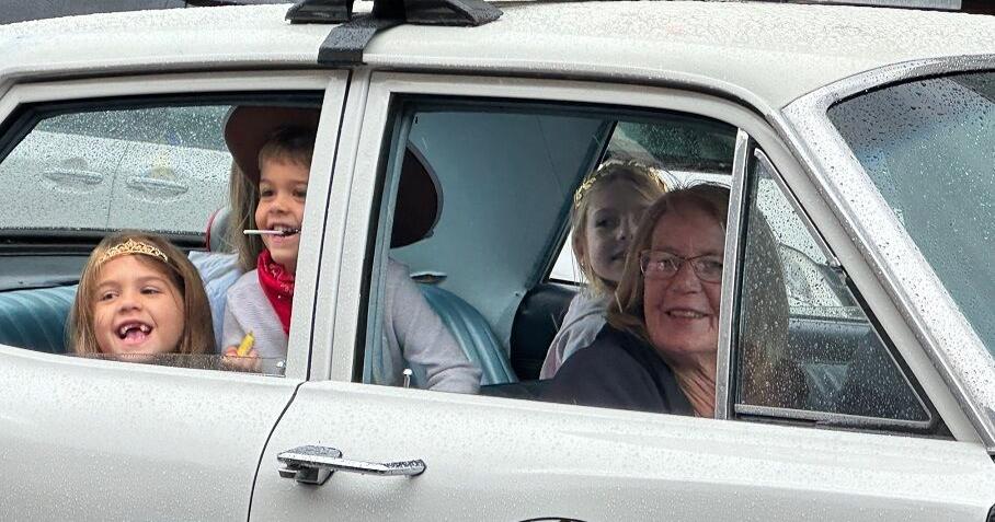 Mayberry Days parade marches on depsite rain | Musical Instruments ...
