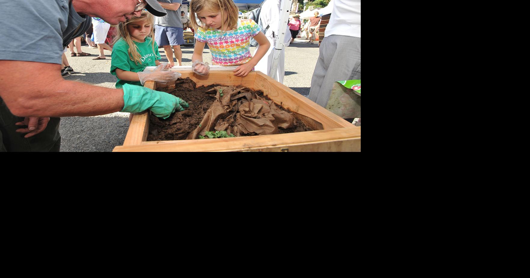 Red Worms at the Placerville farmers market | Photo Galleries ...