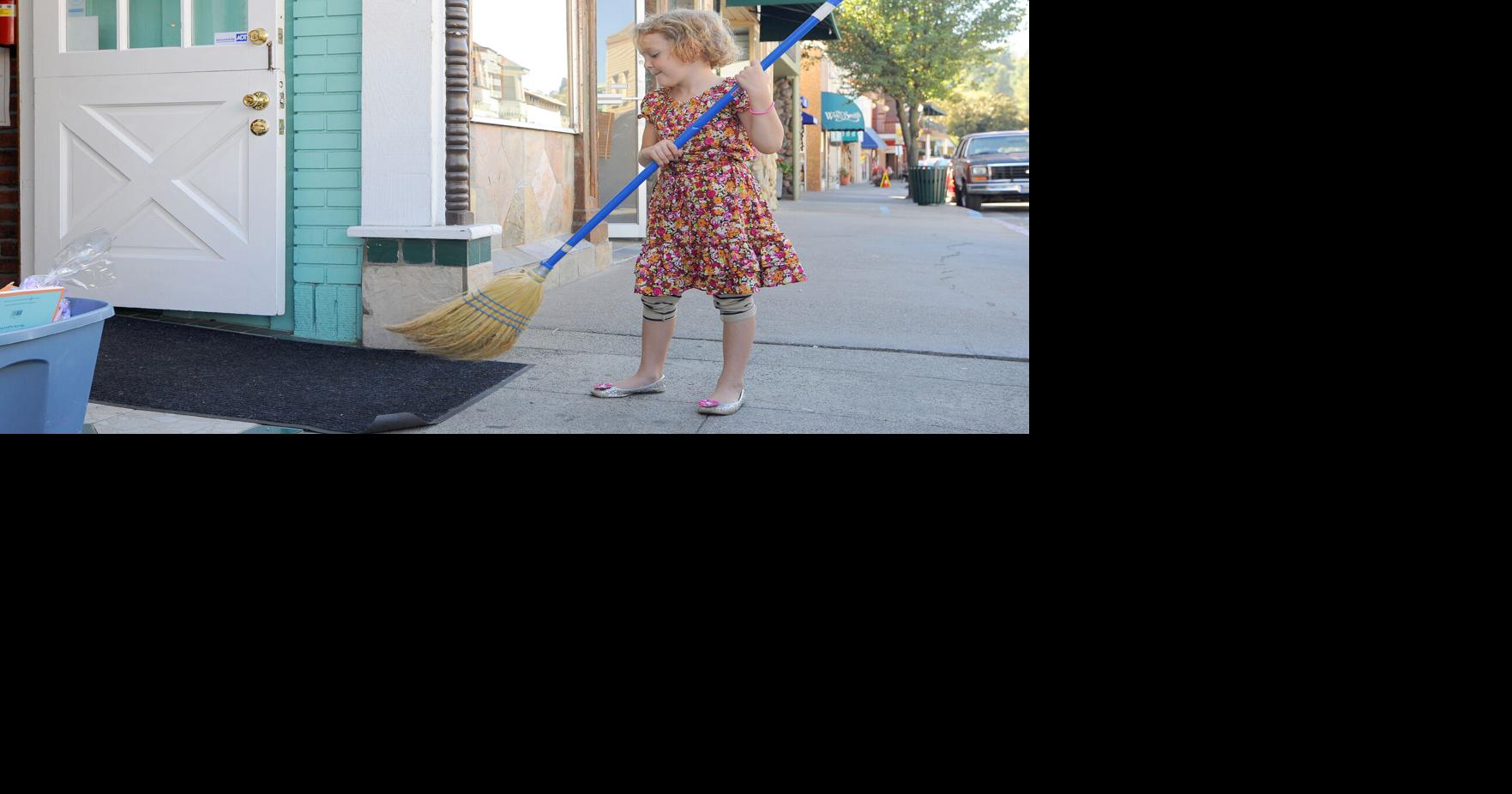 Little sweeper | Photo Galleries | mtdemocrat.com