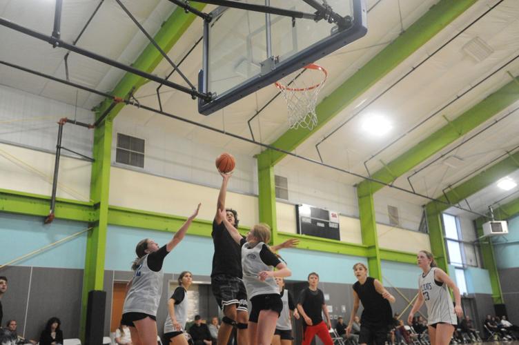 A Bunch of support for youth teamwork | Basketball | mtdemocrat.com