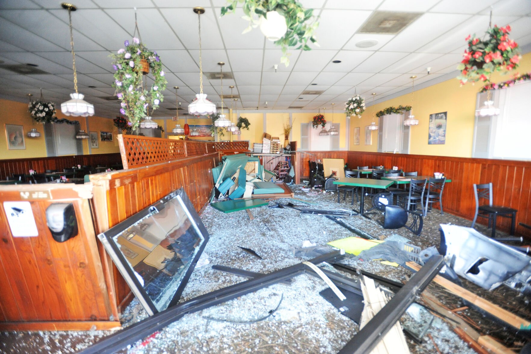 Driver crashes through Hong Kong Inn | News | mtdemocrat.com