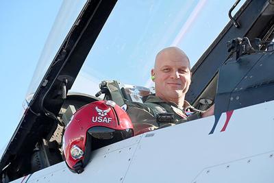 Orthopedic surgeon flies with the Thunderbirds | Prospecting ...