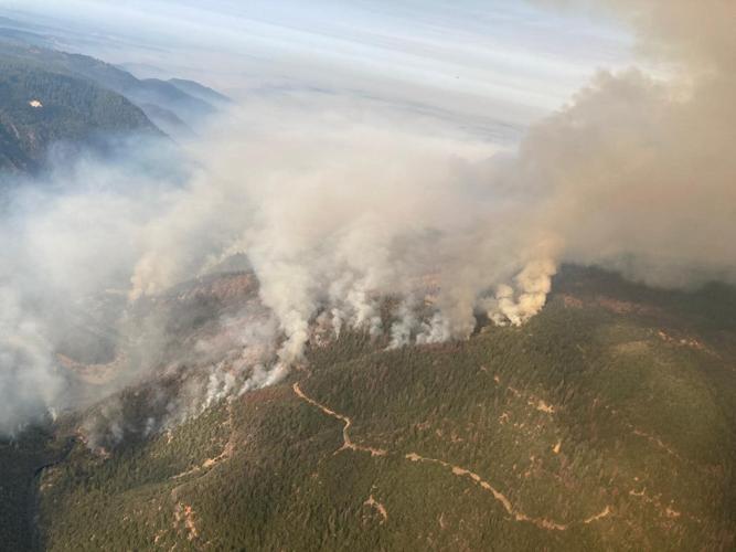 Fire burning near Oxbow Reservoir ‘could spread’ into El Dorado County ...