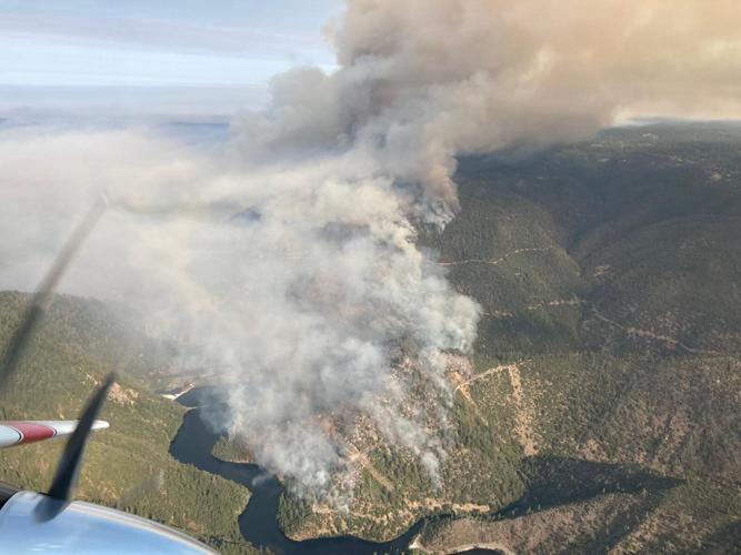 Fire burning near Oxbow Reservoir ‘could spread’ into El Dorado County ...