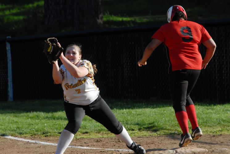 Golden Sierra hosts San Juan softball | Photo Galleries | mtdemocrat.com