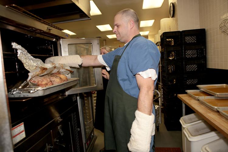 Photo gallery: Jail inmates prepare Thanksgiving dinner | News ...