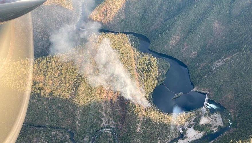 Fire burning near Oxbow Reservoir ‘could spread’ into El Dorado County ...