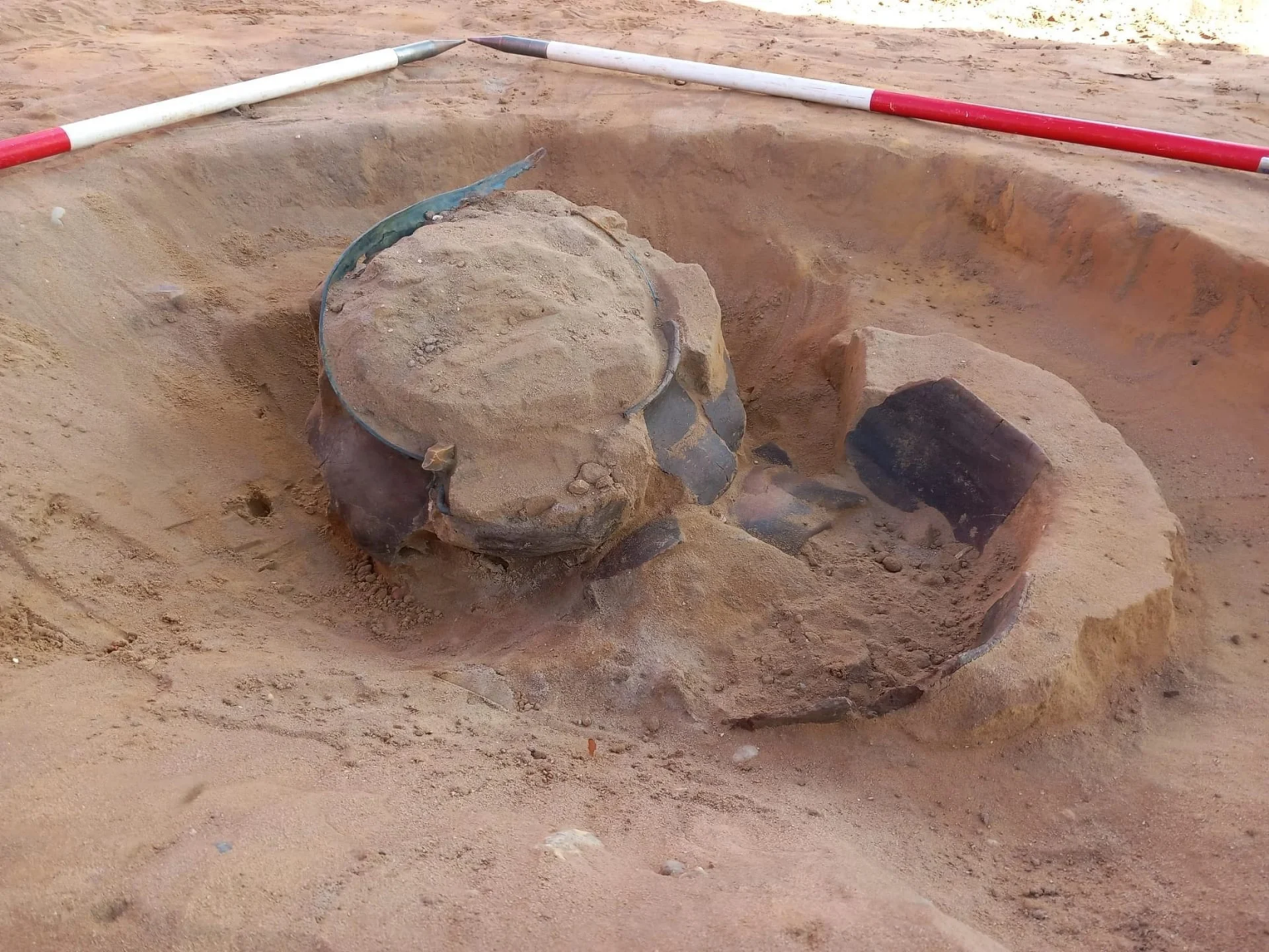 Archaeologists uncover elite Anglo-Saxon burial site during excavation ...