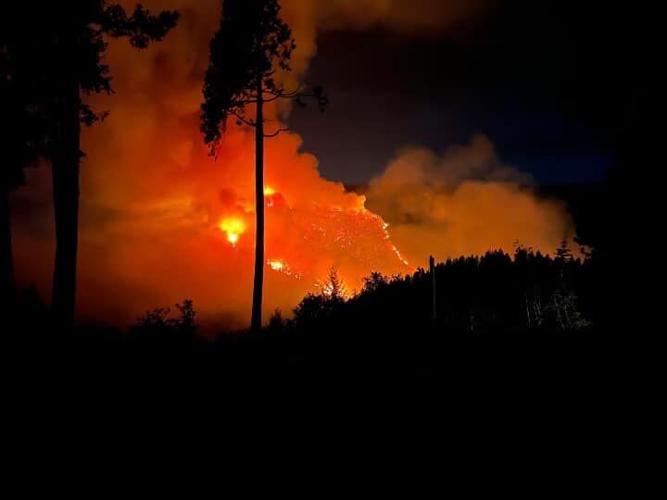 Fire burning near Oxbow Reservoir ‘could spread’ into El Dorado County ...