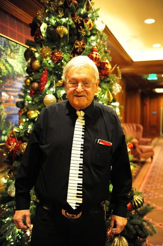 Valley People: Piano man Larry Harshbarger celebrates 43 years in Sun ...