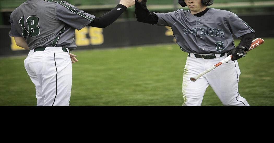 Wood River pitching grounds Riverhawks at CSI | High School | mtexpress.com