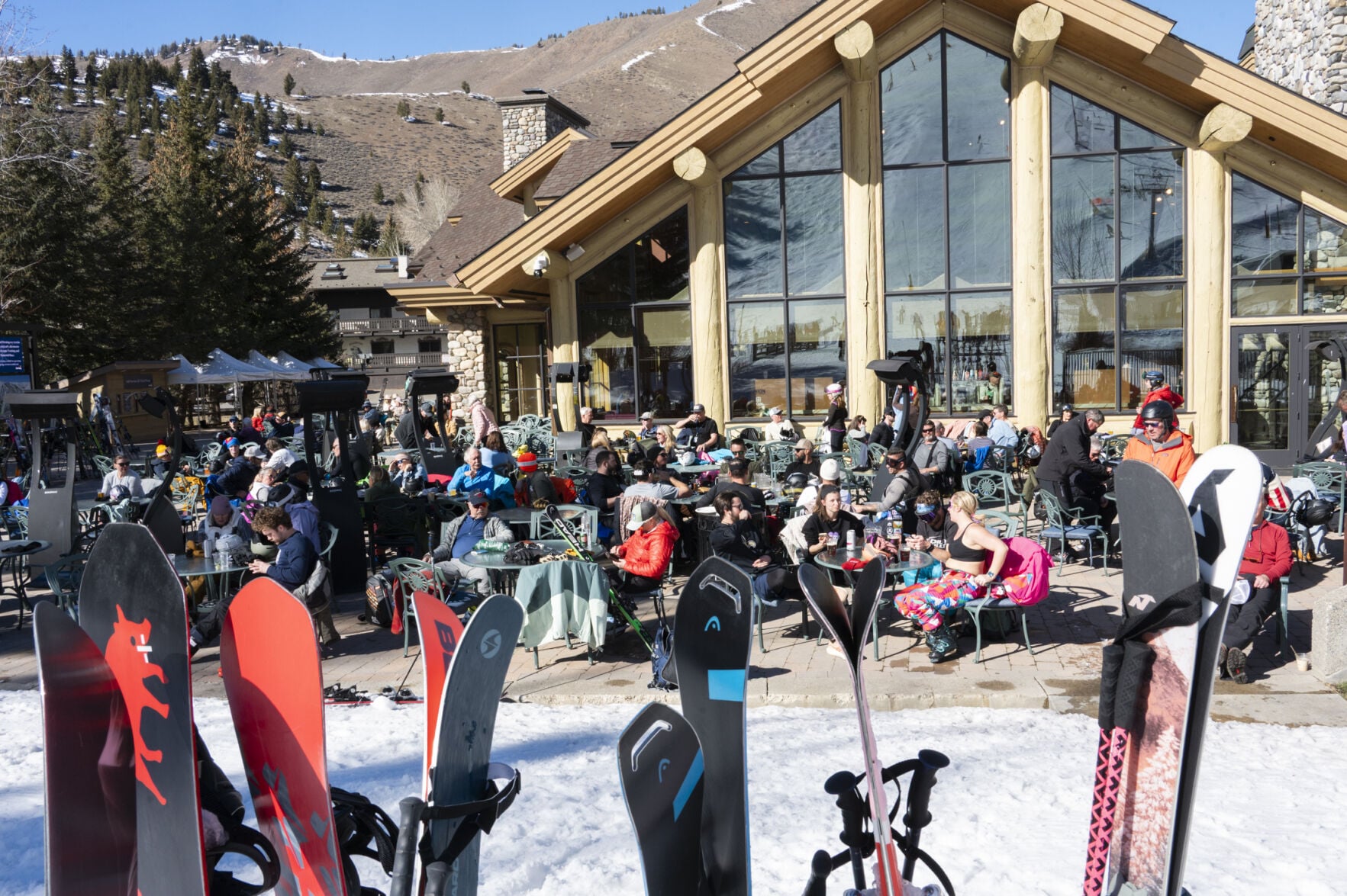 U.S. skier visits dropped sharply in 2025-26 | Business | mtexpress.com
