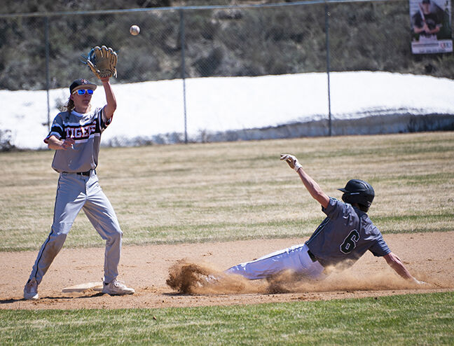 Wood River seniors shine in final regular-season home game | High ...