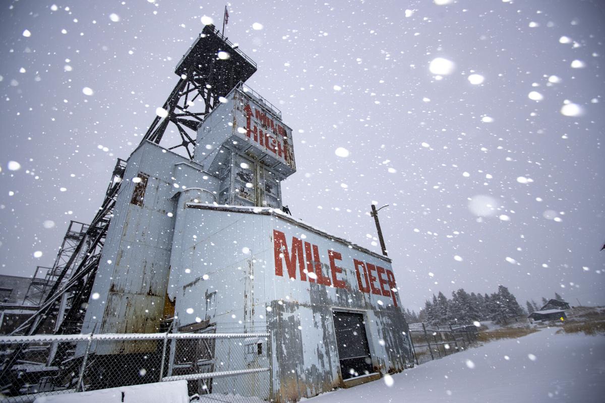 Real-time cameras, weather sites available.