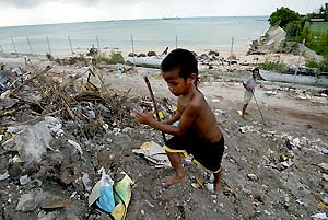 Garbage hits beach at Pacific 'Bloody Tarawa'