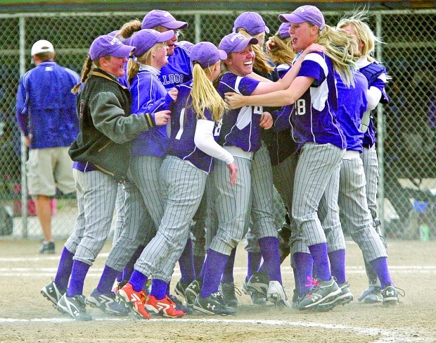 ’Dog softball takes state