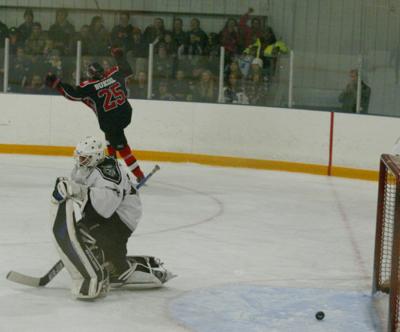 Maulers get best of Cobras, 6-4