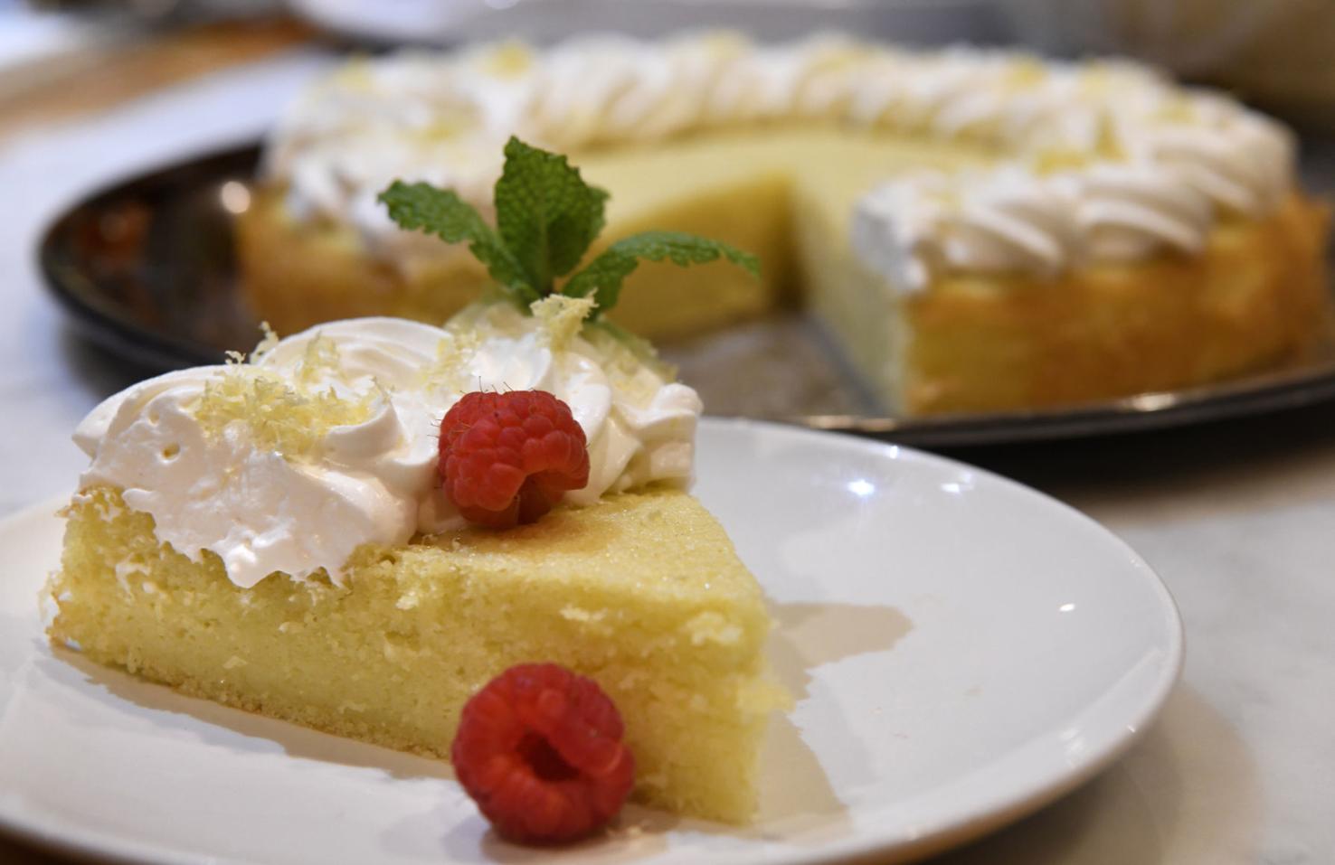 Melt-in-your-mouth Italian lemon cake stuns