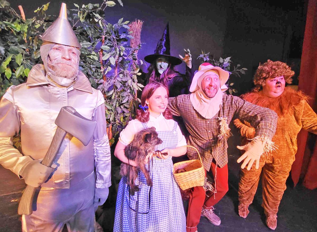 Wizard of Oz boasts 22 cast members