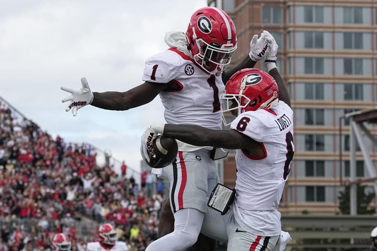No. 1 Georgia loses Bowers, but turns back Vandy