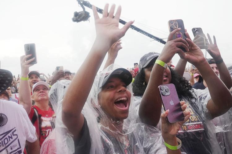 'This is amazing': Panthers celebrate Stanley Cup during parade