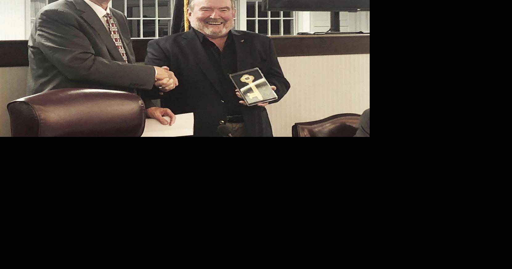 Fain receives key to city in Murray | Local News | murrayledger.com