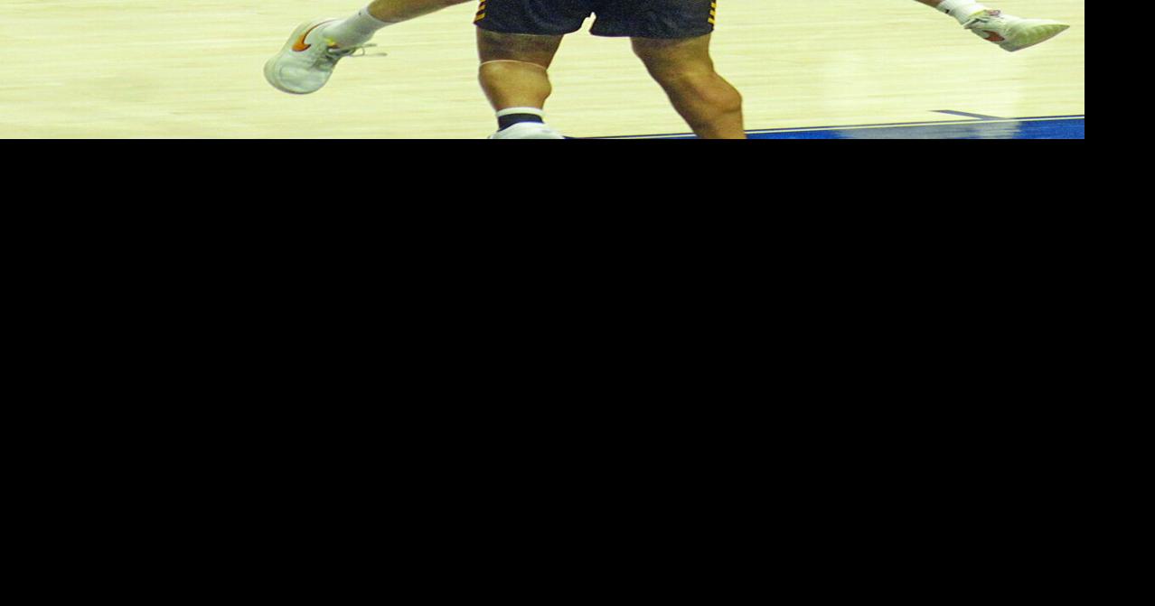 Another day, another win; Racer men remain in Valley lead by sweeping ...