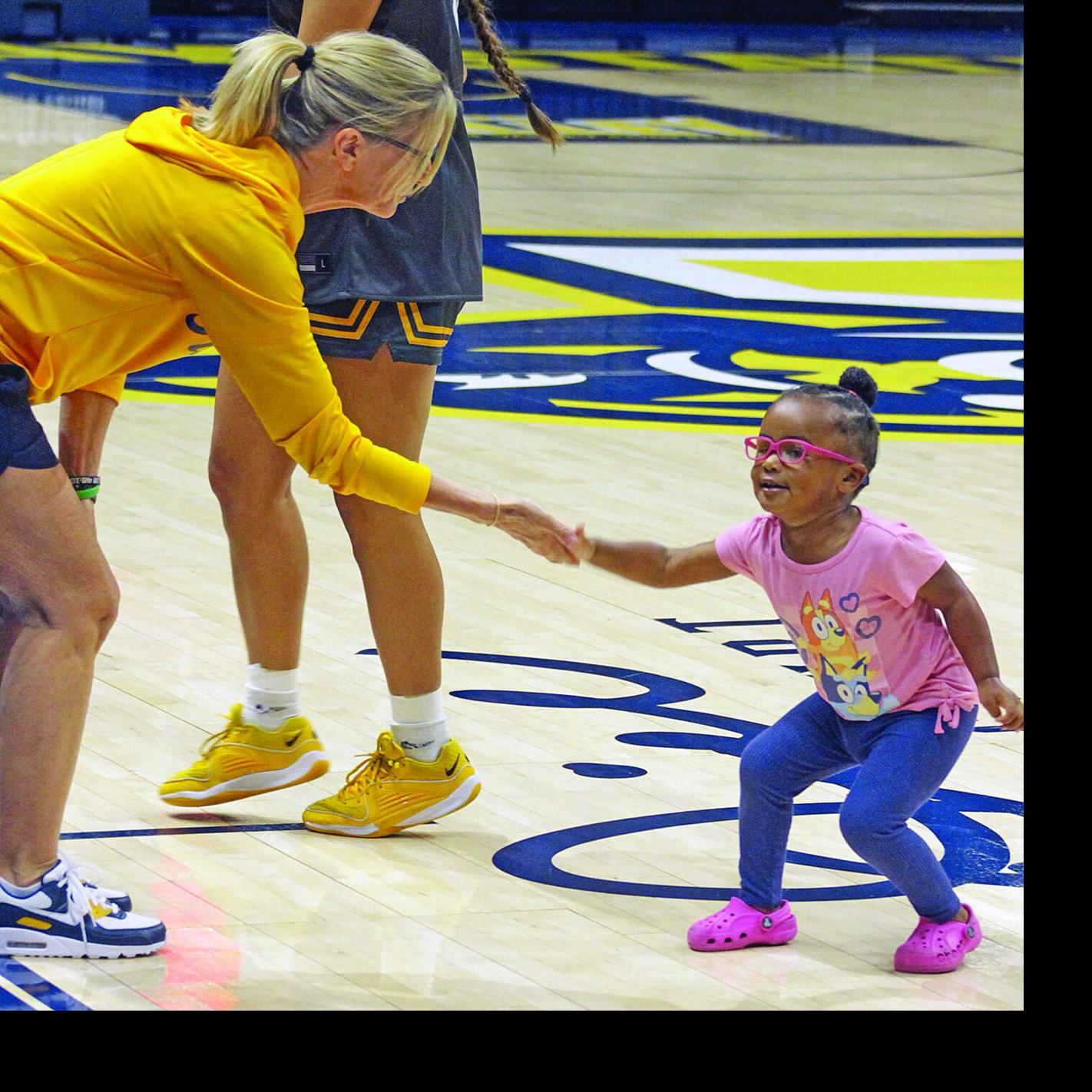 Person arrested after trying to climb fence near White House: Secret ...