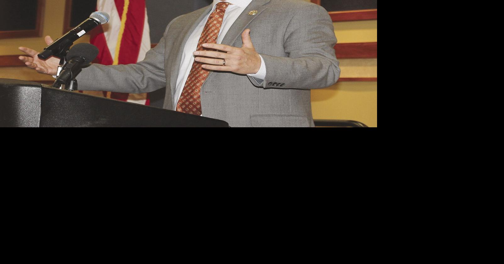 Comer touts record, Murray Ledger at L-R Dinner | News | murrayledger.com