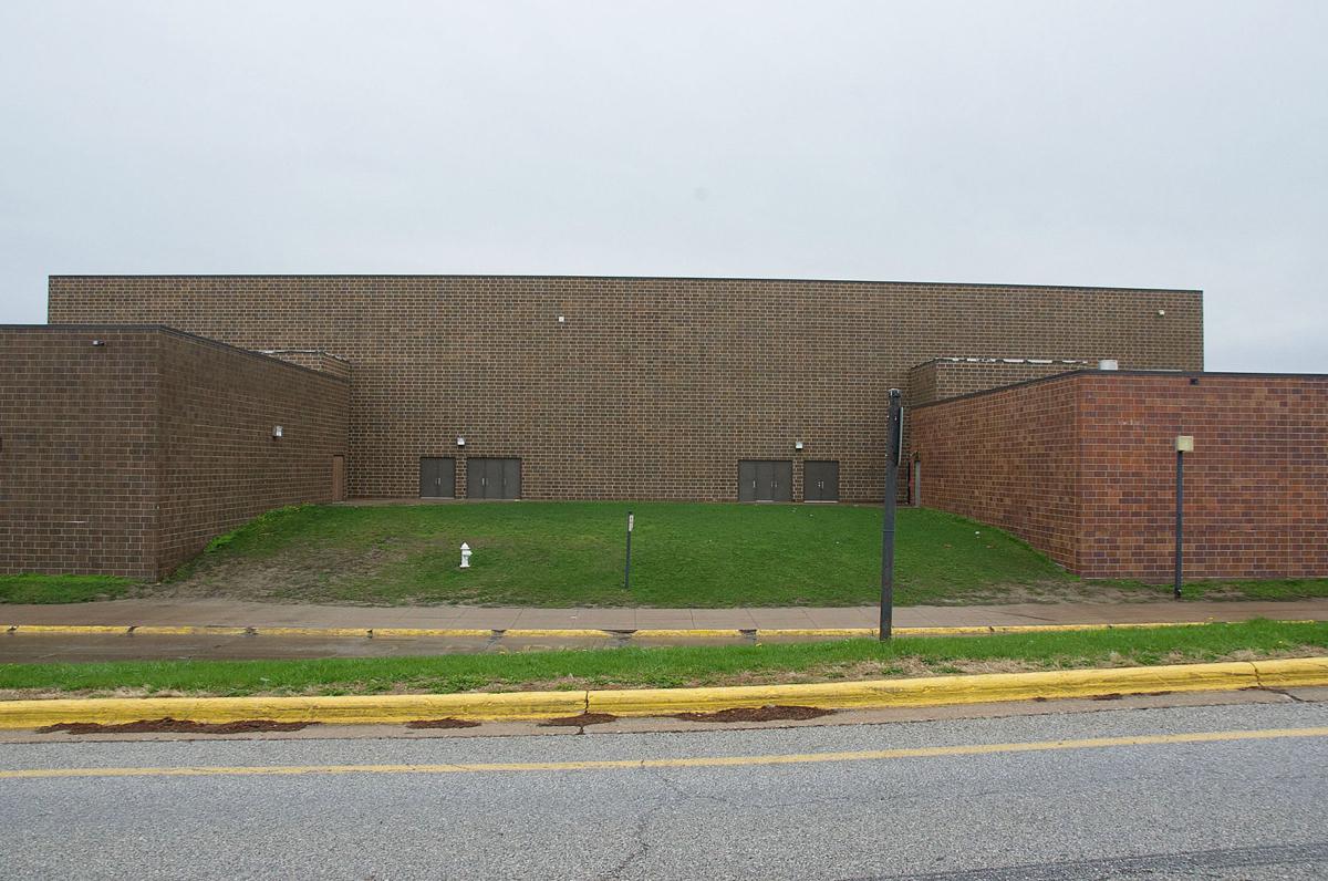 Muscatine school board rejects bids for gym renovations | Local ...