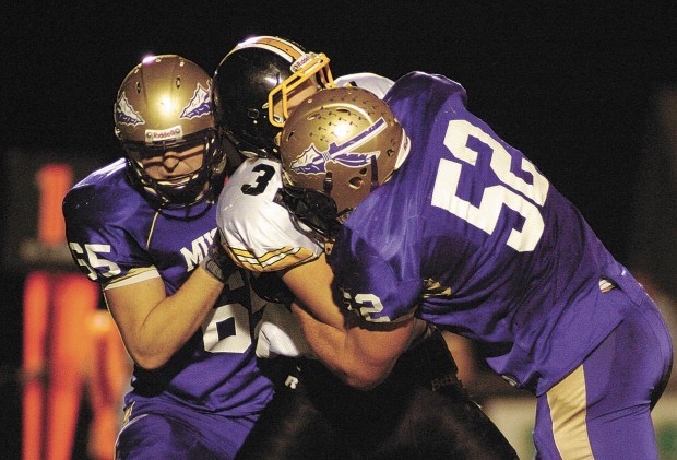 Prep football: Bettendorf handcuffs Muscatine on senior night