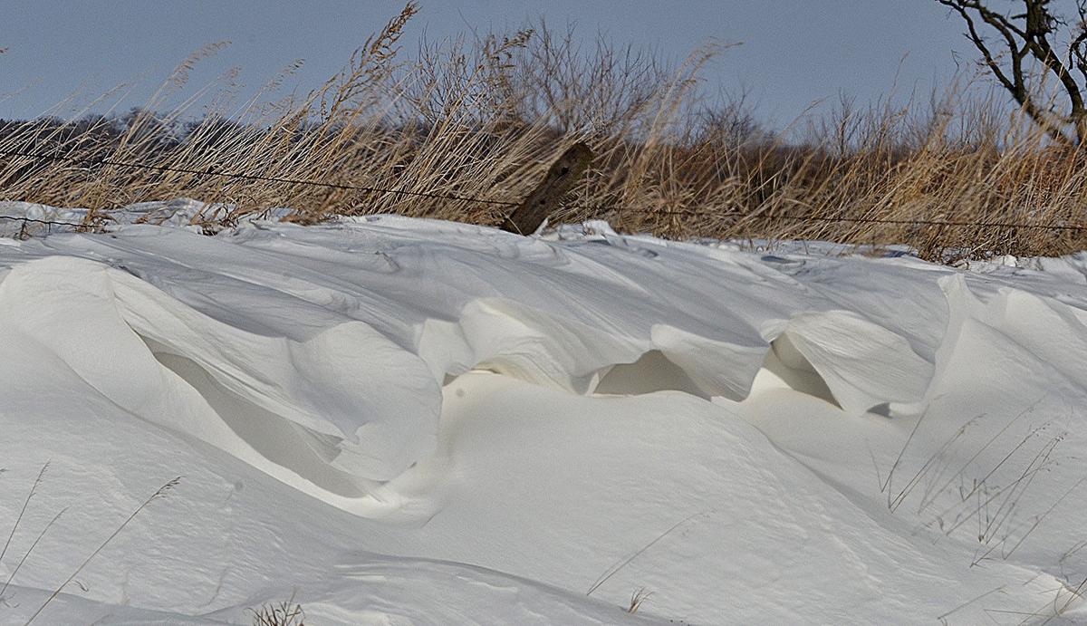 Photos of the day: Snow drifts | Local | muscatinejournal.com