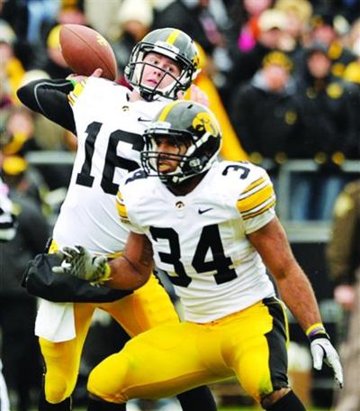 College football: Vandenberg, Hawkeyes still strive for balance