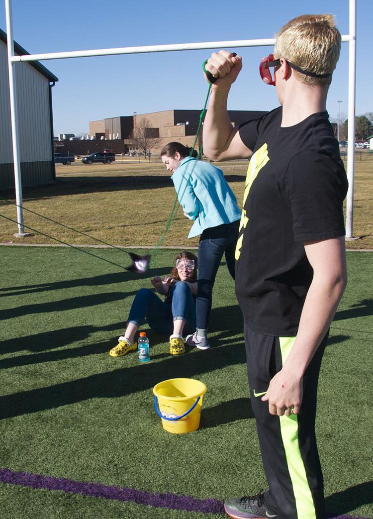 Fluid mechanics: Class finds water balloons make physics fun