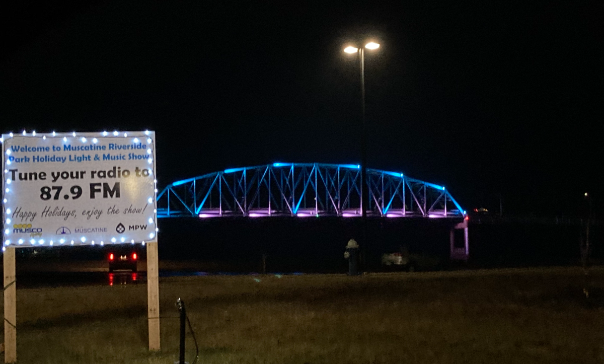 MUSCO lights up the Norbert Beckey Bridge for the holidays