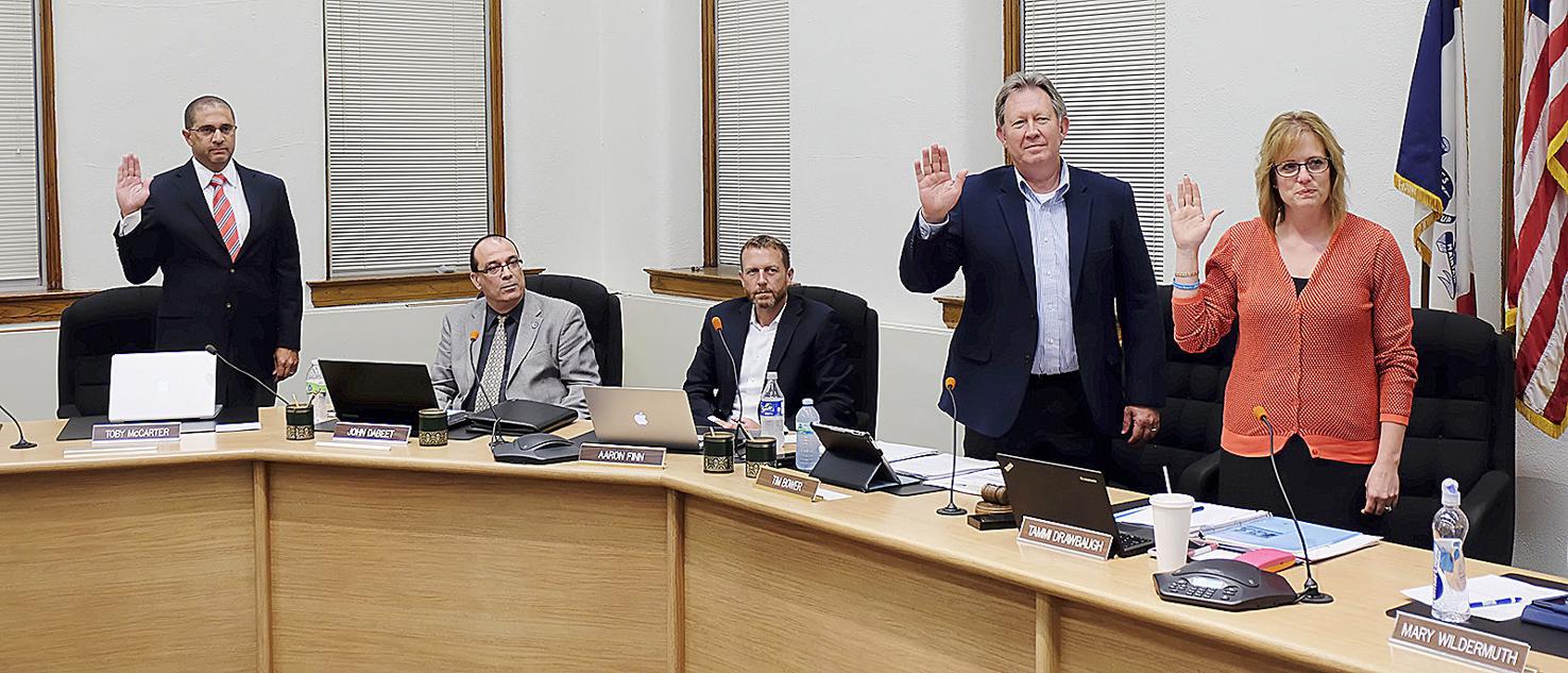 Muscatine school board members sworn in