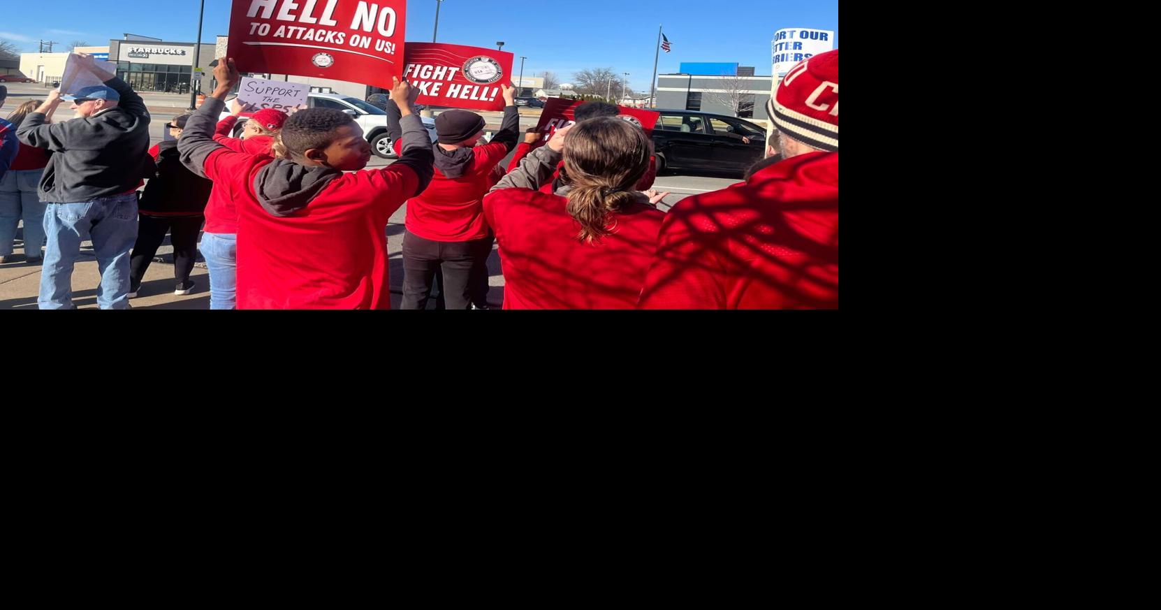 USPS workers protest privatization efforts in Moline