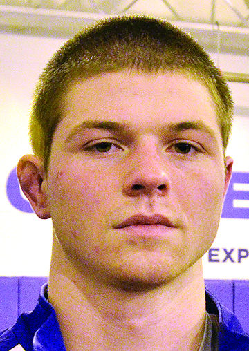 Muskie wrestling splits MAC duals