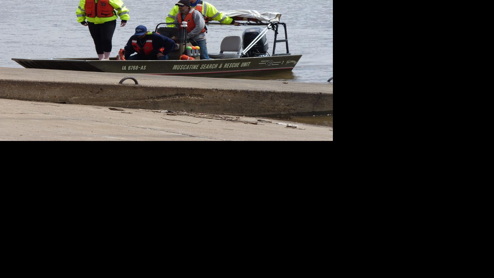 Rescue teams recover sinking boat Wednesday | Local | muscatinejournal.com
