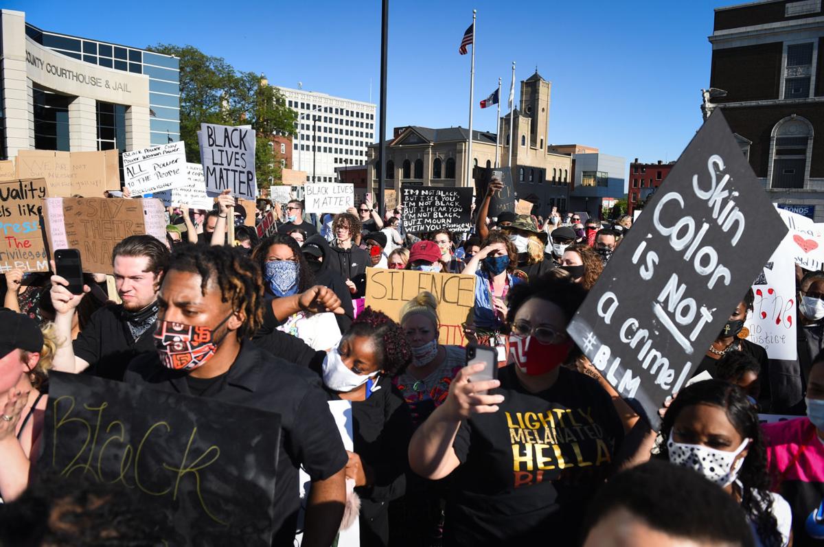 Disturbance mars George Floyd protest at courthouse, Davenport | Local ...