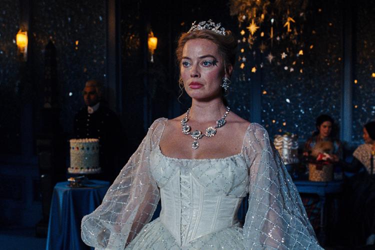 Review: Margot Robbie, Jacob Elordi can’t lift ‘Wuthering Heights’