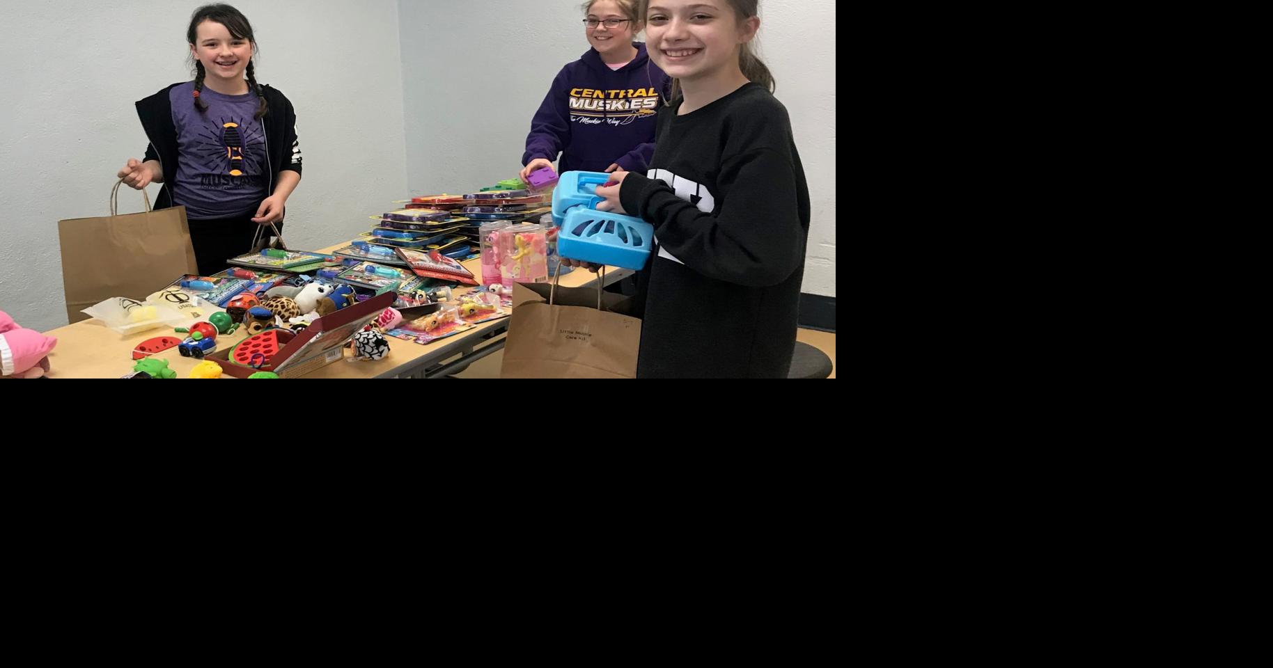 Muscatine students make care kits for ER