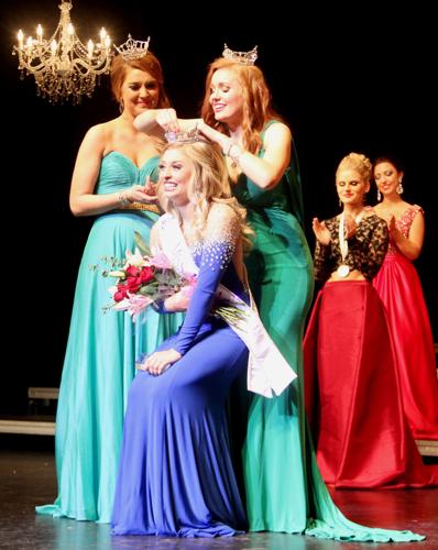Clinton woman crowned Miss Iowa