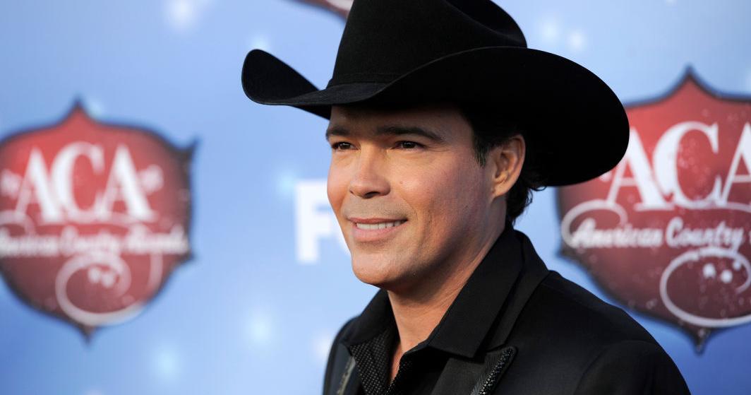 Country artist Clay Walker to headline 2025 Muscatine County Fair Concert