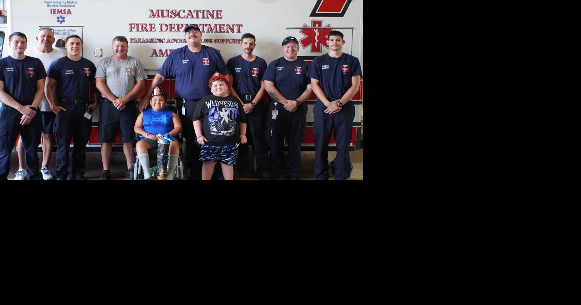 Muscatine firefighters give gifts to kids