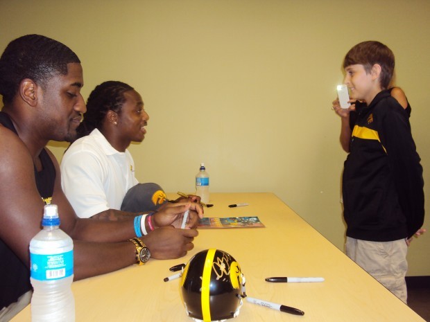 Former Hawkeyes, current NFL players stop in Muscatine