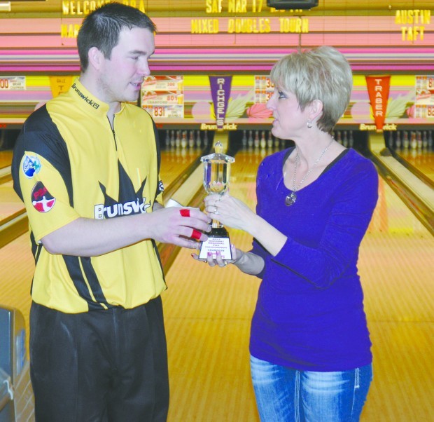 Bowling: Rash strikes on final throw, returns to winner's circle at PBA ...