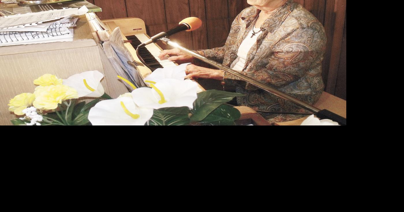 She lets her fingers do the giving: Bea Nott shares her music and time ...