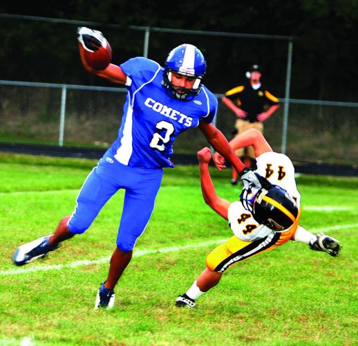 Prep football spotlight game: Comets crush Falcons to open district