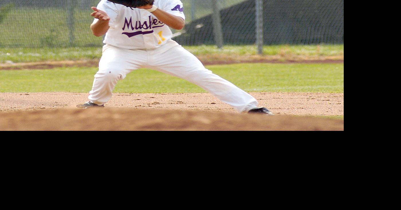 Prep baseball: Muskies rally late to win opener, but Spartans take nightcap